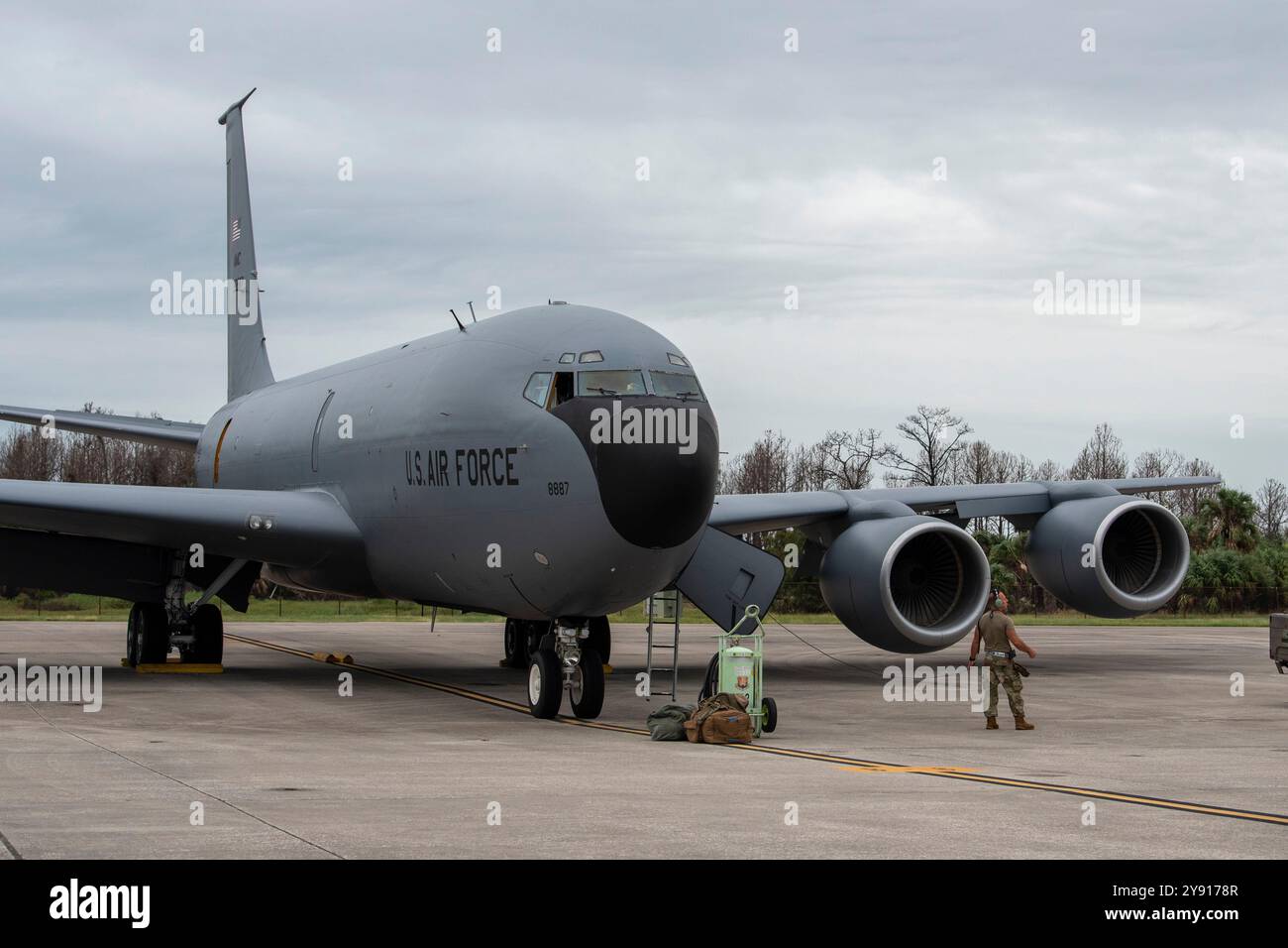 Members of the 927th Maintenance Group and the 6th Maintenance Group ...