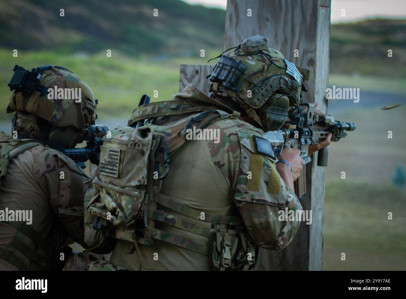 A Green Beret assigned to 10th Special Forces Group (Airborne) does ...
