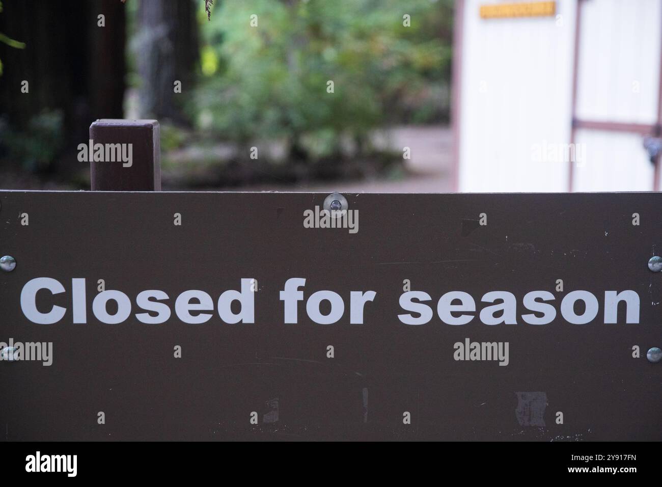 Closed for Season sign at campground facility Stock Photo - Alamy