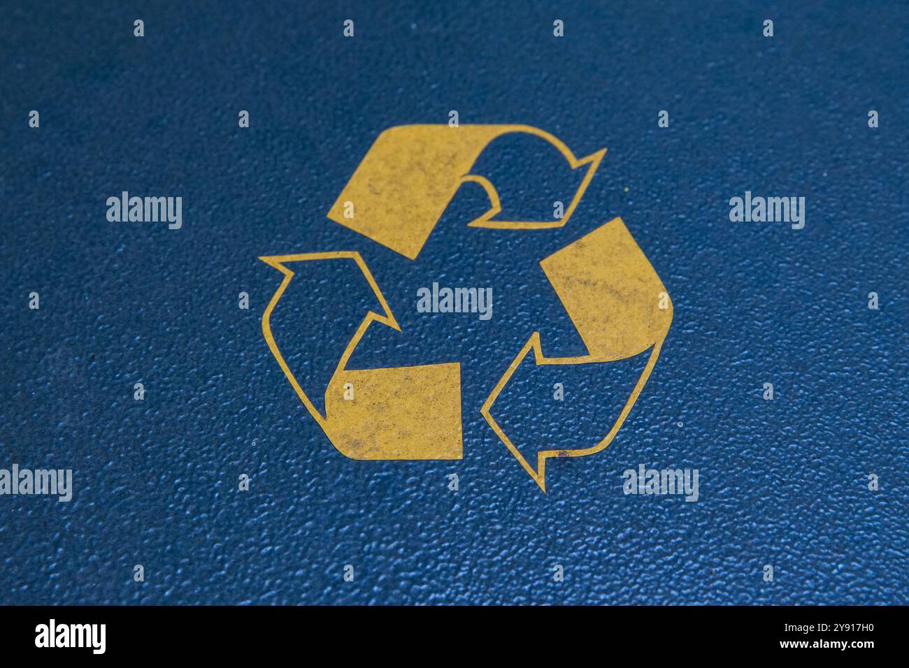 Clear recycle signs hi-res stock photography and images - Alamy