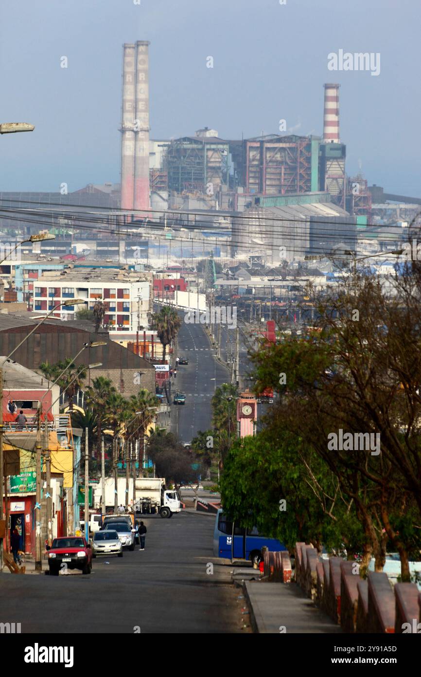 View along Av 18 de Septiembre towards the port and Norgener ...
