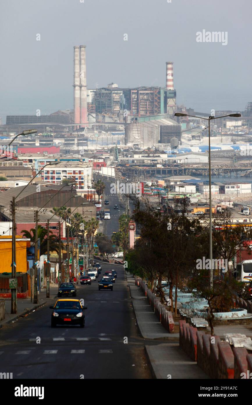 View along Av 18 de Septiembre towards the port and Norgener ...