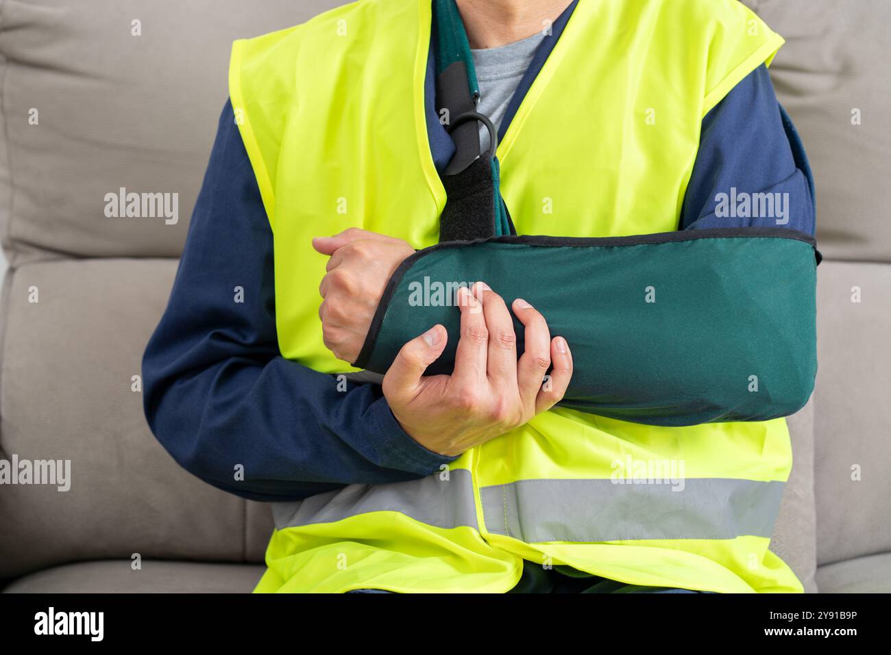 Bandaged man in hospital hi-res stock photography and images - Alamy
