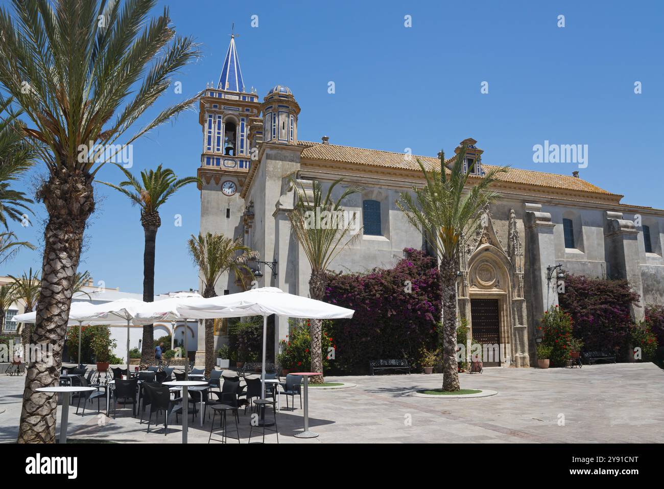 Historic church with palm trees in a sunny setting, Parroquia de ...