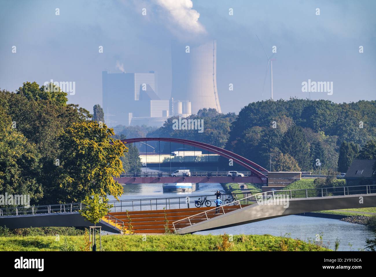 New bridge over the Rhine-Herne Canal and the Emscher, leap over the ...