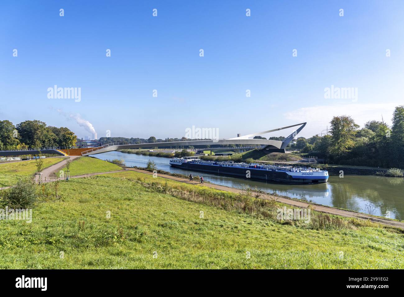 New bridge over the Rhine-Herne Canal and the Emscher, leap over the ...