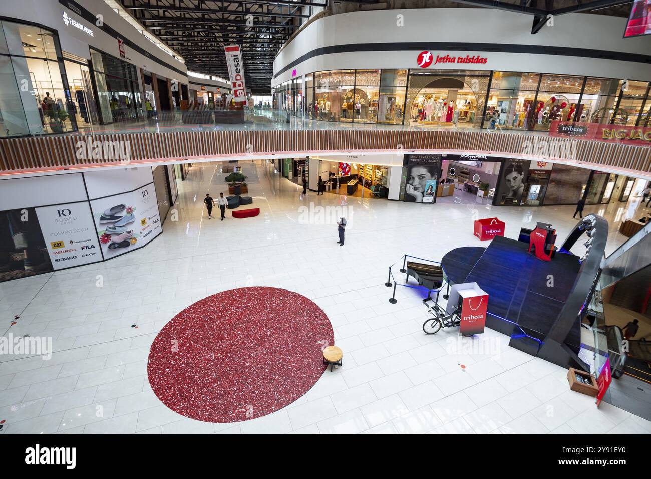 Tribeca Mall, shopping centre, huge, gigantic, modern, Indian Ocean ...