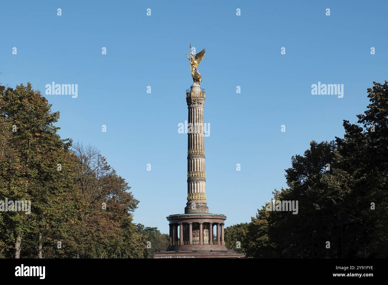 Victory columns hi-res stock photography and images - Alamy