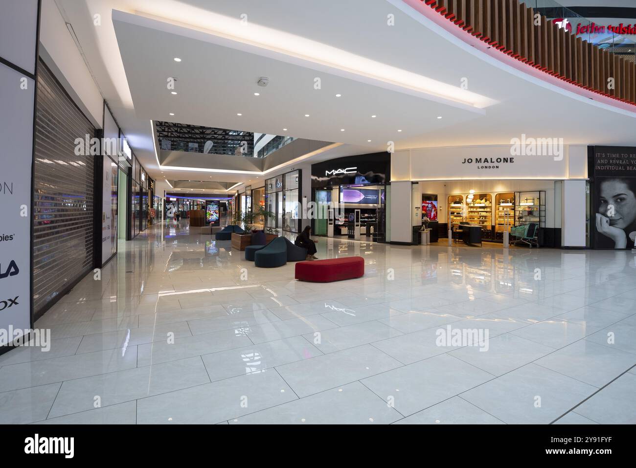 Tribeca Mall, shopping centre, huge, gigantic, modern, Indian Ocean ...