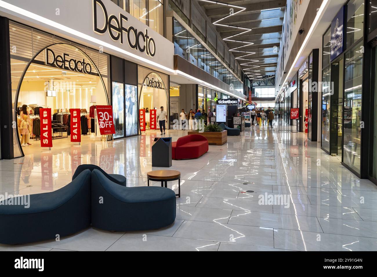 Tribeca Mall, shopping centre, huge, gigantic, modern, Indian Ocean ...