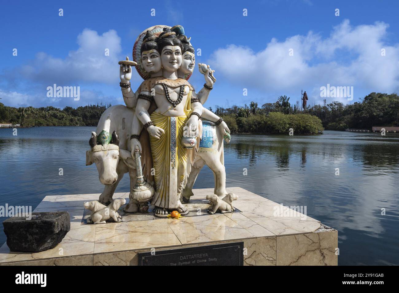 3 gods, Dattatreya Trimurti, Divine Trinity, Hindu temple, sacred lake ...