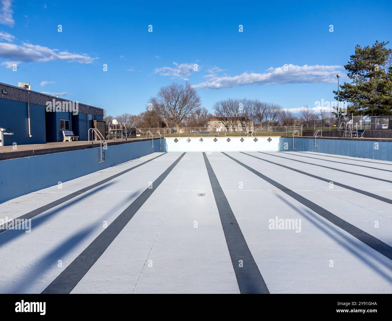 inside an empty and drained winterized swimming pool Stock Photo - Alamy