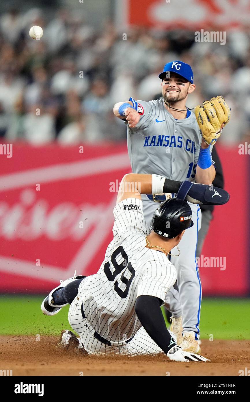 Kansas City Royals second baseman Michael Massey (19) turns a double ...