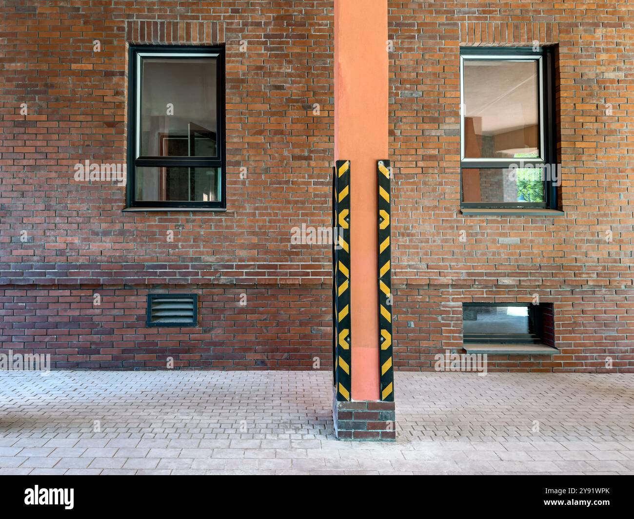 Column brick hi-res stock photography and images - Alamy