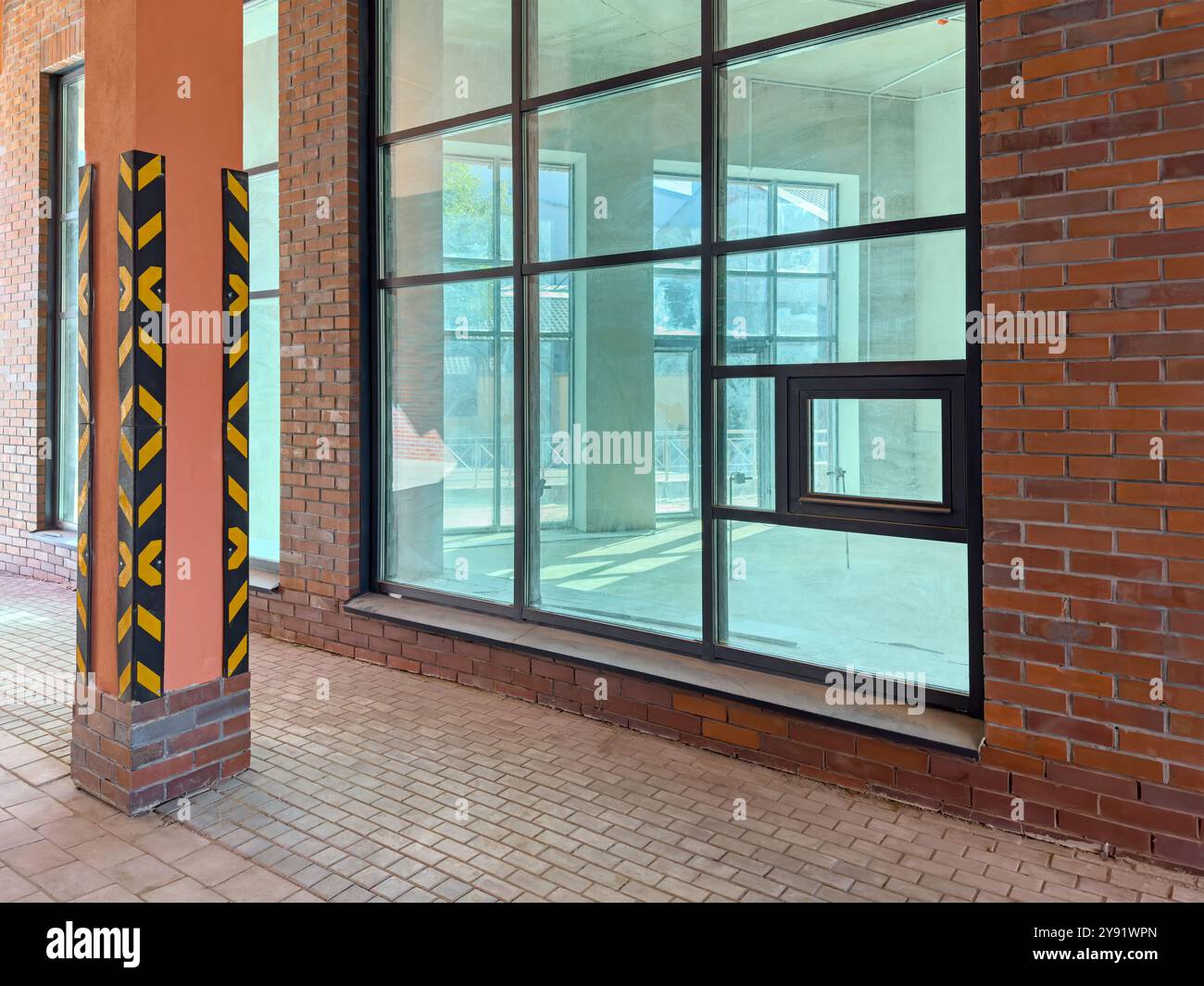 Column brick hi-res stock photography and images - Alamy