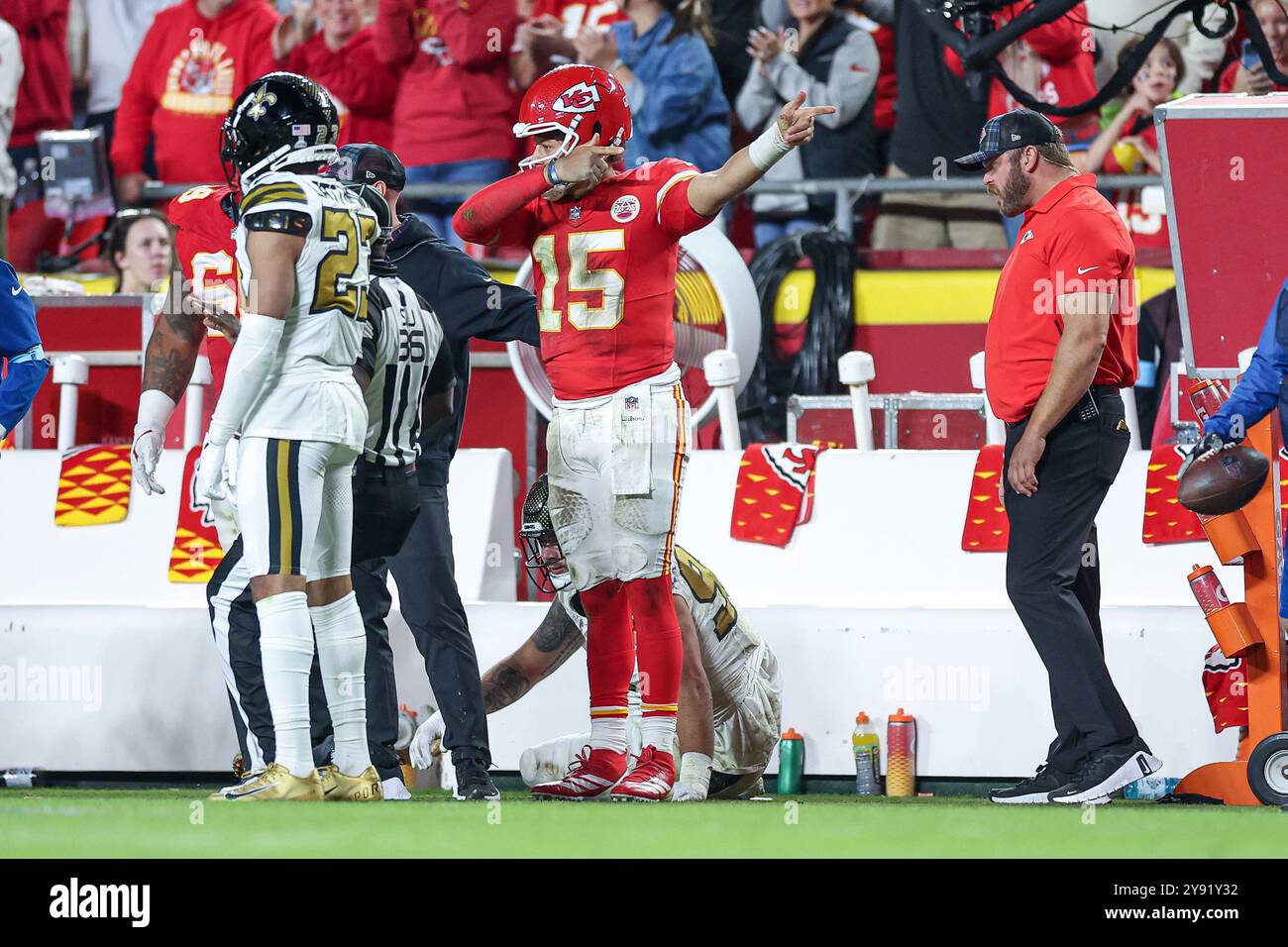 October 7, 2024: Kansas City Chiefs quarterback Patrick Mahomes (15 ...