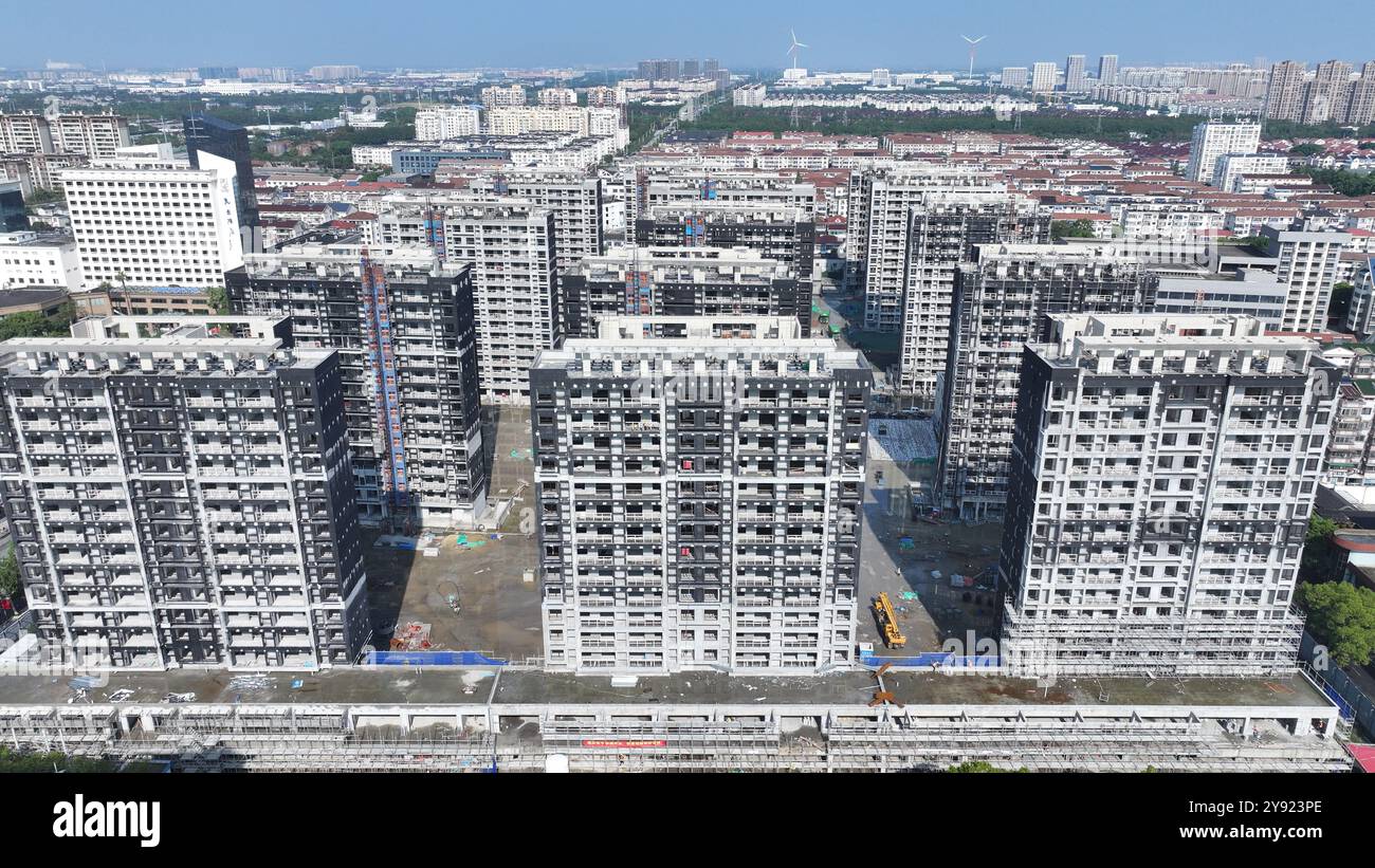 TAICANG, CHINA - OCTOBER 8, 2024 - Construction workers work on a roof ...