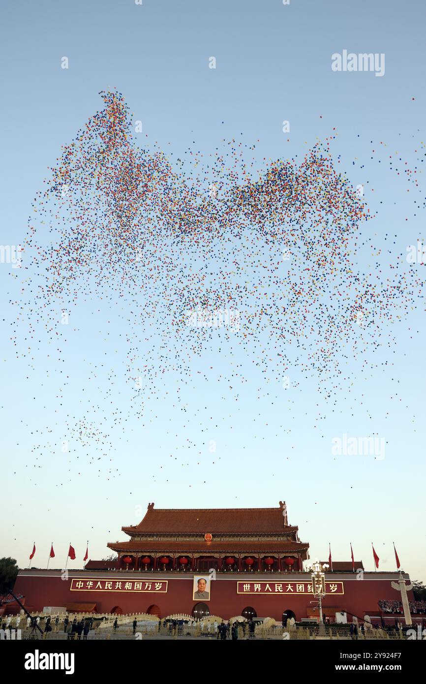 **CHINESE MAINLAND, HONG KONG, MACAU AND TAIWAN OUT** A grand flag ...