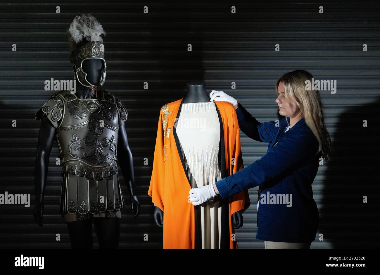 A Propstore employee adjusts Elizabeth Taylor's Cleopatra's costume ...