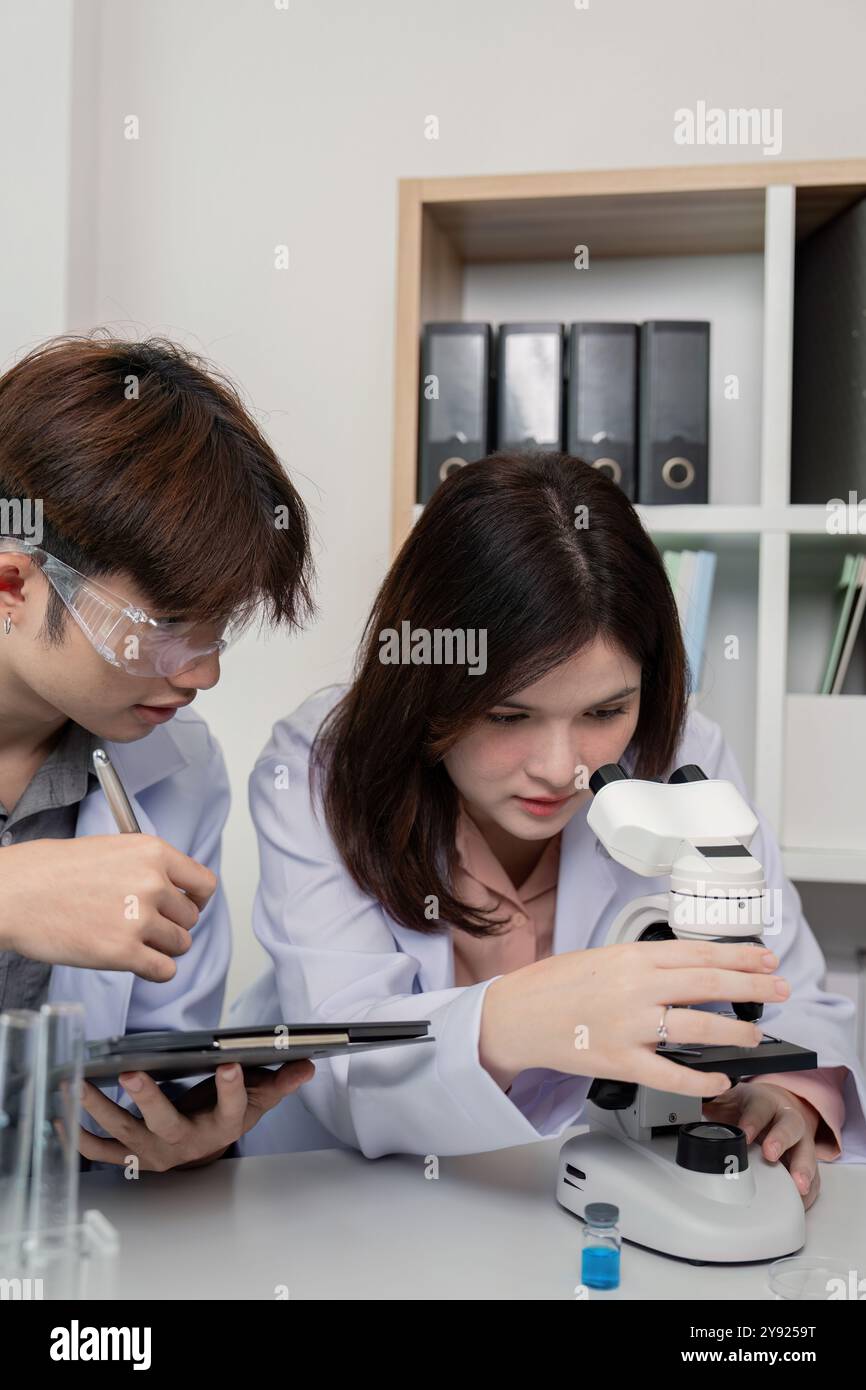 Collaborative data analysis team hi-res stock photography and images ...