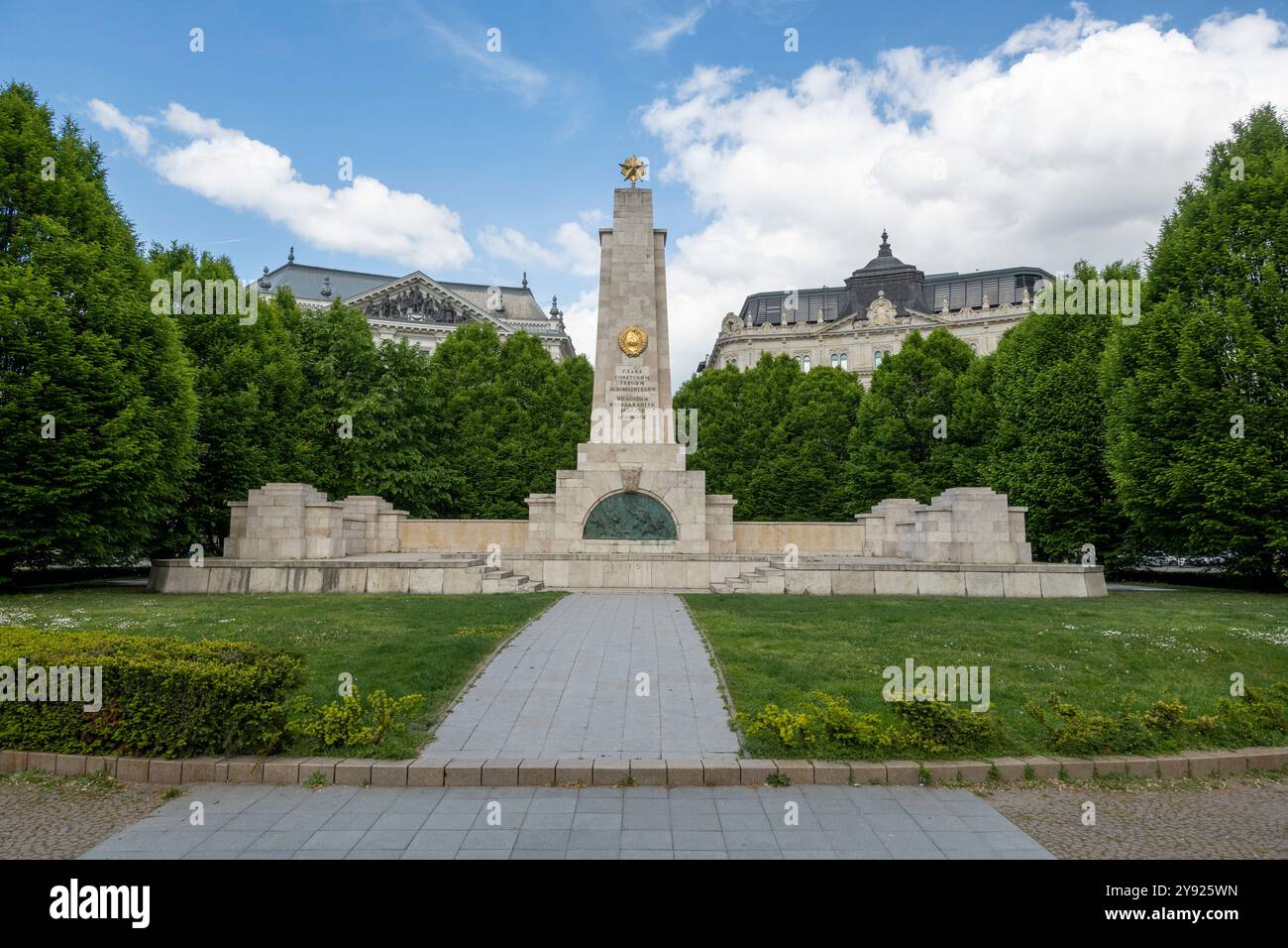 Soviet war memorial in budapest hi-res stock photography and images - Alamy