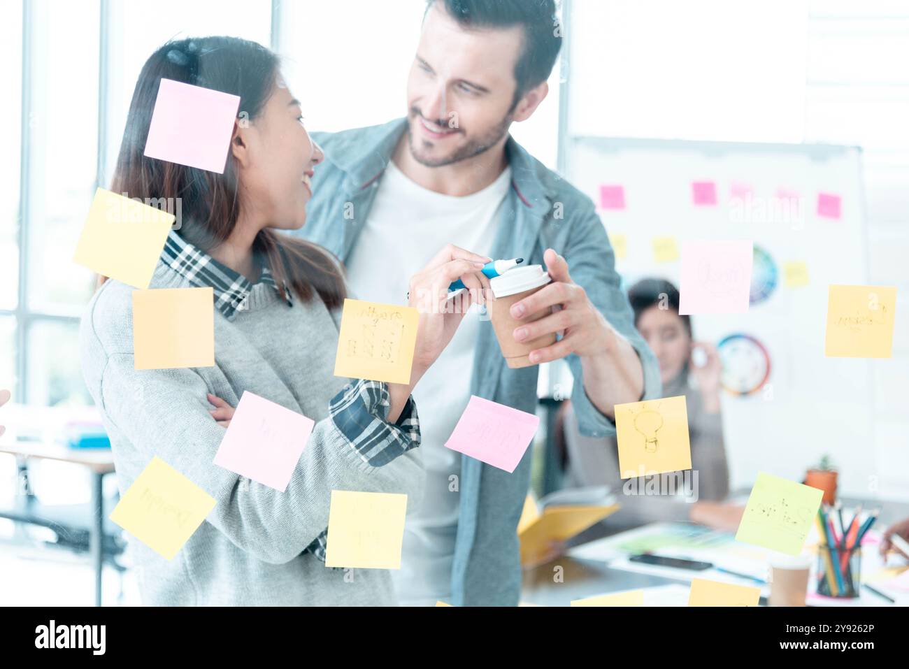 Brainstorming diversity creative design use post it sticky note team ...