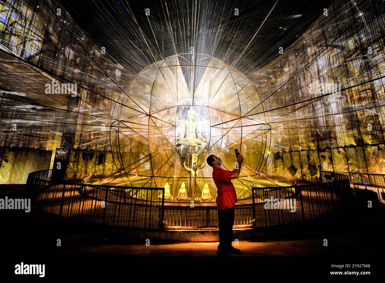 Kolkata, India. 06th Oct, 2024. A visitor seen taking pictures of a ...