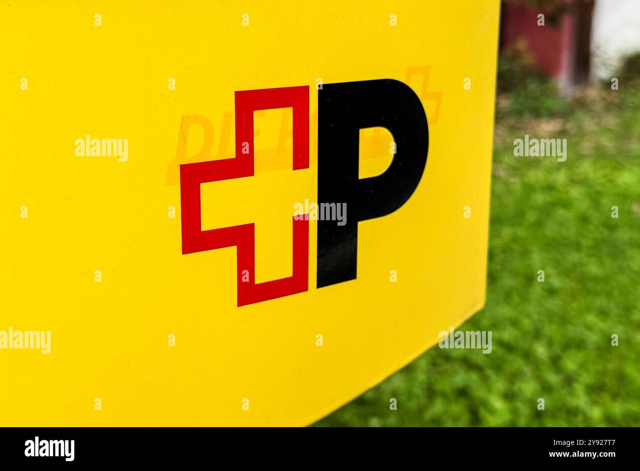 Die Briefkästen der Schweizerischen Post tragen seit Anfang 2024 zu ...