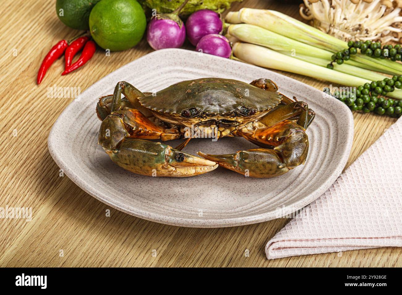 Delicous fresh raw uncooked crab in the bowl Stock Photo - Alamy