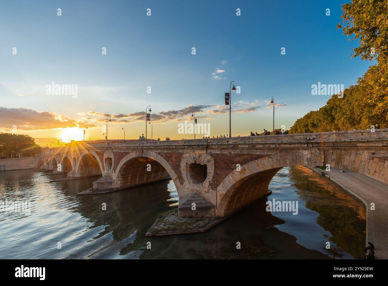 Golden sunset over the Garonne river and Pont Neuf in downtown Toulouse ...