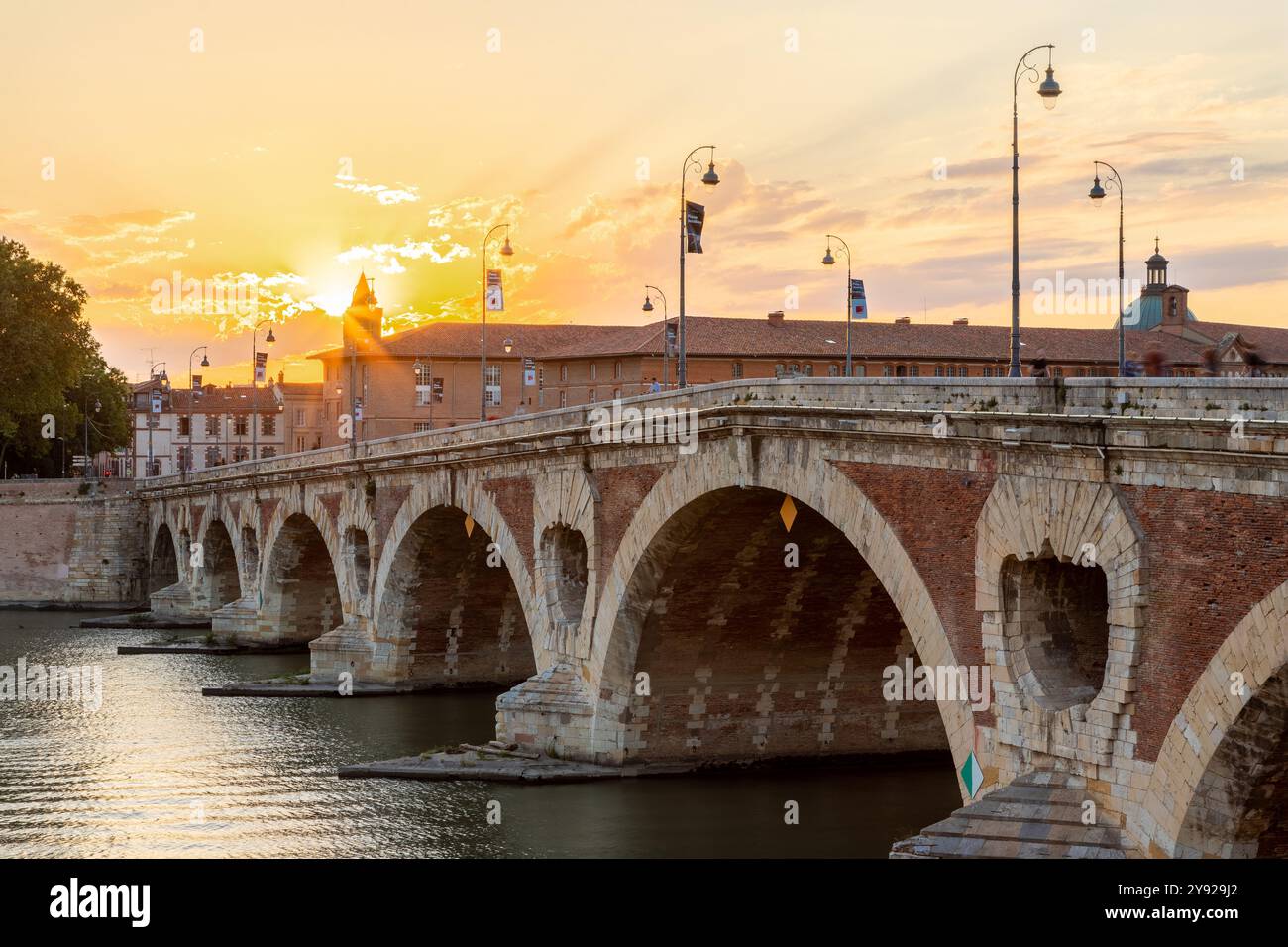 Golden sunset over the Garonne river and Pont Neuf in downtown Toulouse ...