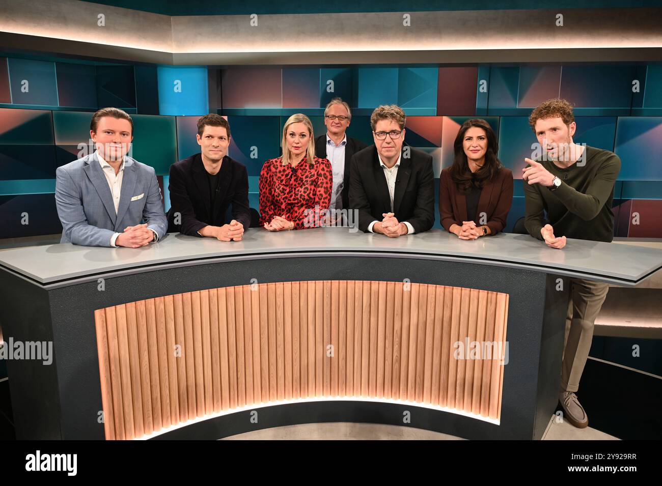 Politiker Alexander Leschik, l-r, Journalist Ronen Steinke, Moderatorin ...