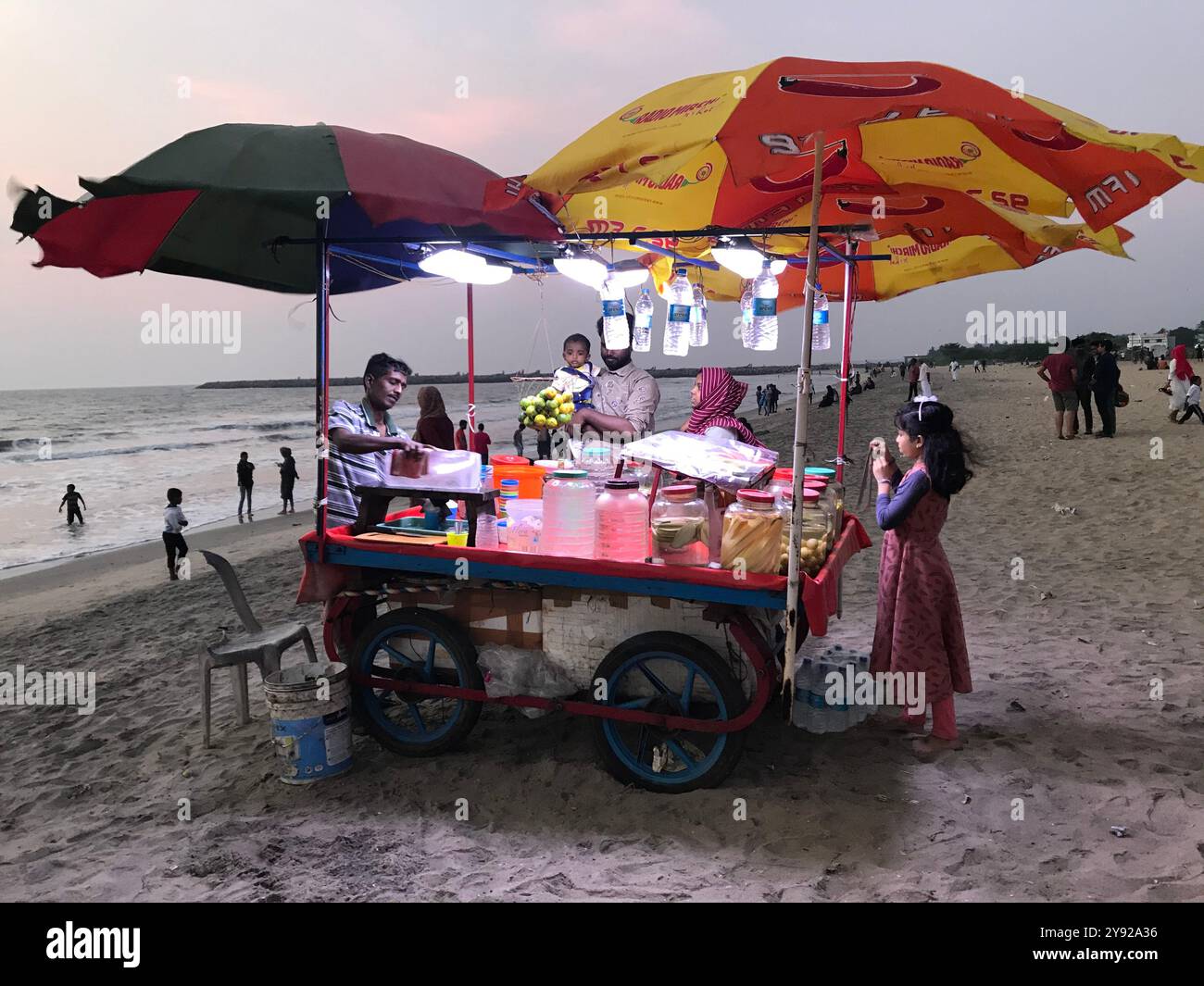 Food cart vibes hi-res stock photography and images - Alamy