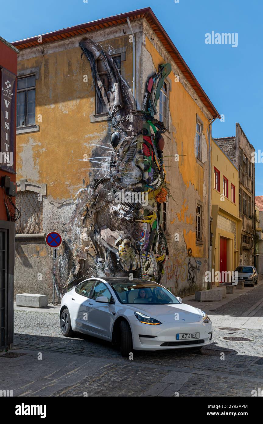 Porto, Portugal - September 12, 2024 : Large street art mural of a ...