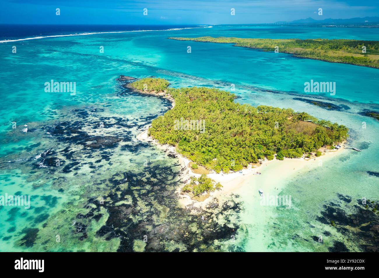 Turquoise water coral reefs sandy hi-res stock photography and images ...