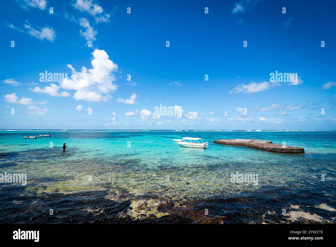 Beautiful postcard view of a tropical beach at Blue Bay, Mauritius ...