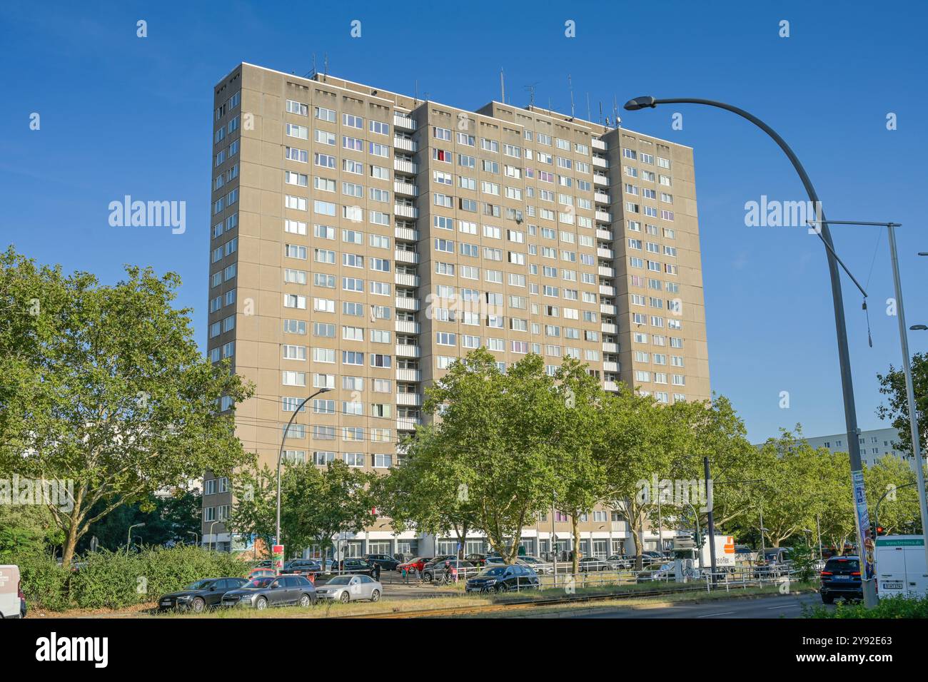 Plattenbau, Hochhaus am Roederplatz, Weißenseer Weg, Lichtenberg ...
