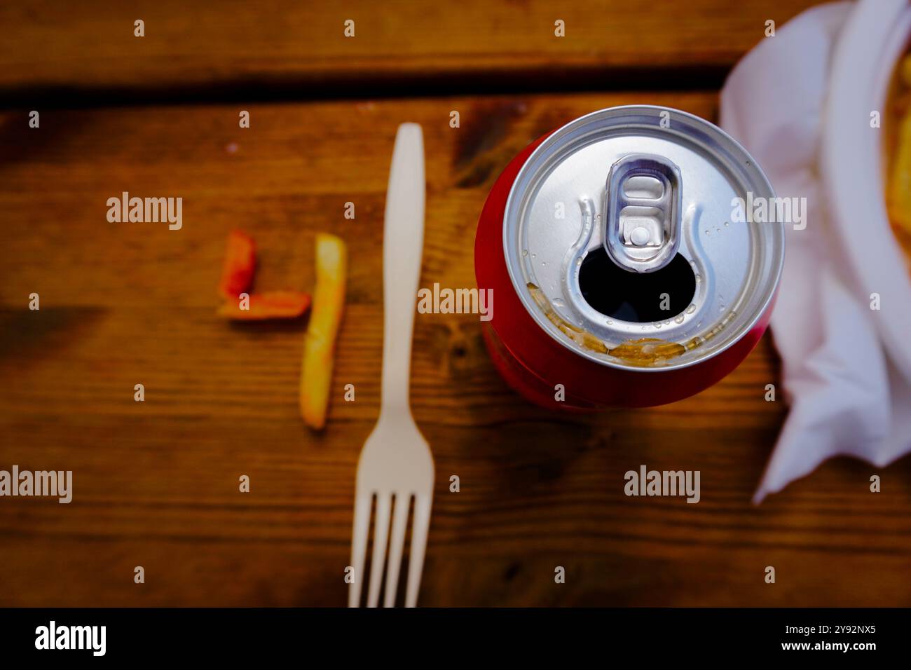 Things on a table hi-res stock photography and images - Alamy