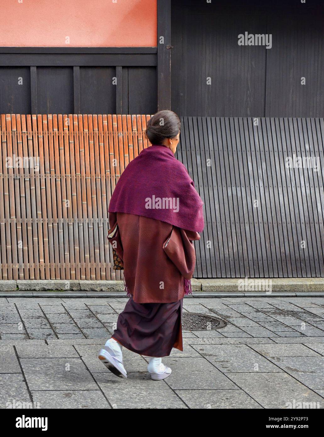 Traditional japanese street wooden hi-res stock photography and images ...