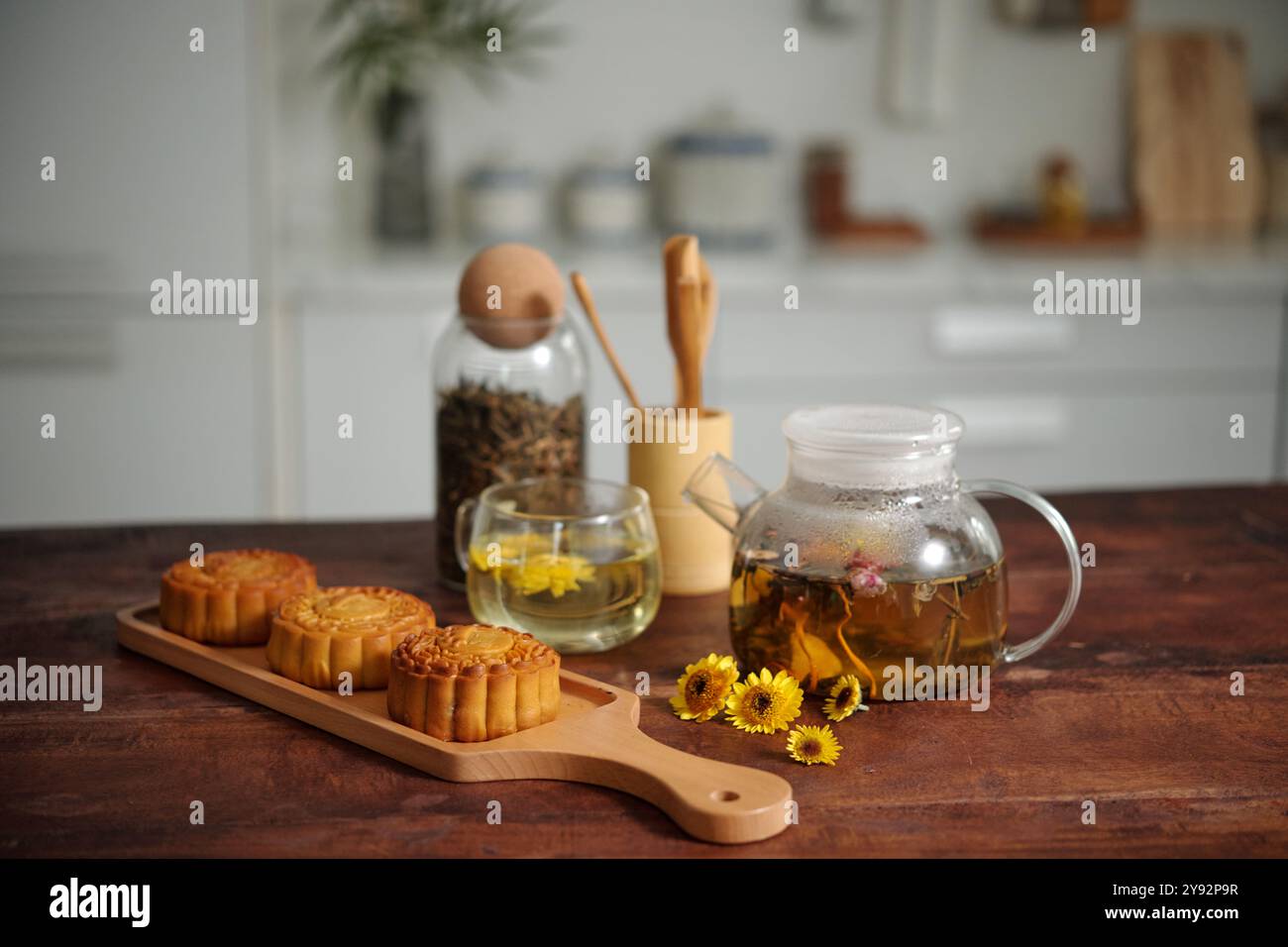 Still life moon cakes hi-res stock photography and images - Alamy