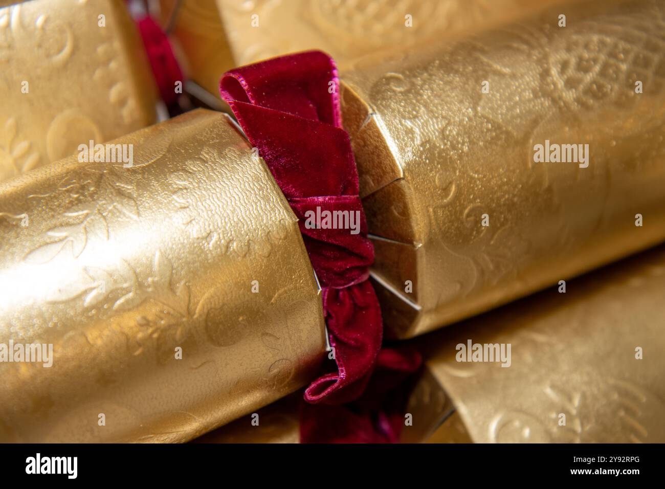 Pulling christmas cracker crackers hi-res stock photography and images ...