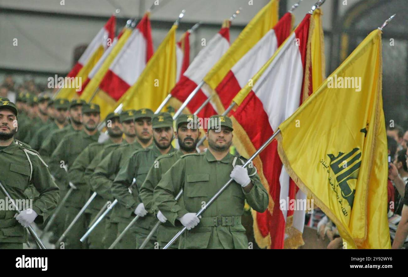 Hezbollah flag hi-res stock photography and images - Alamy
