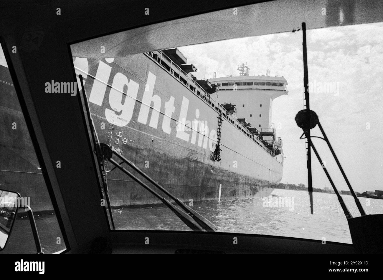 Rotterdam nieuwe maas niederlande Black and White Stock Photos & Images ...