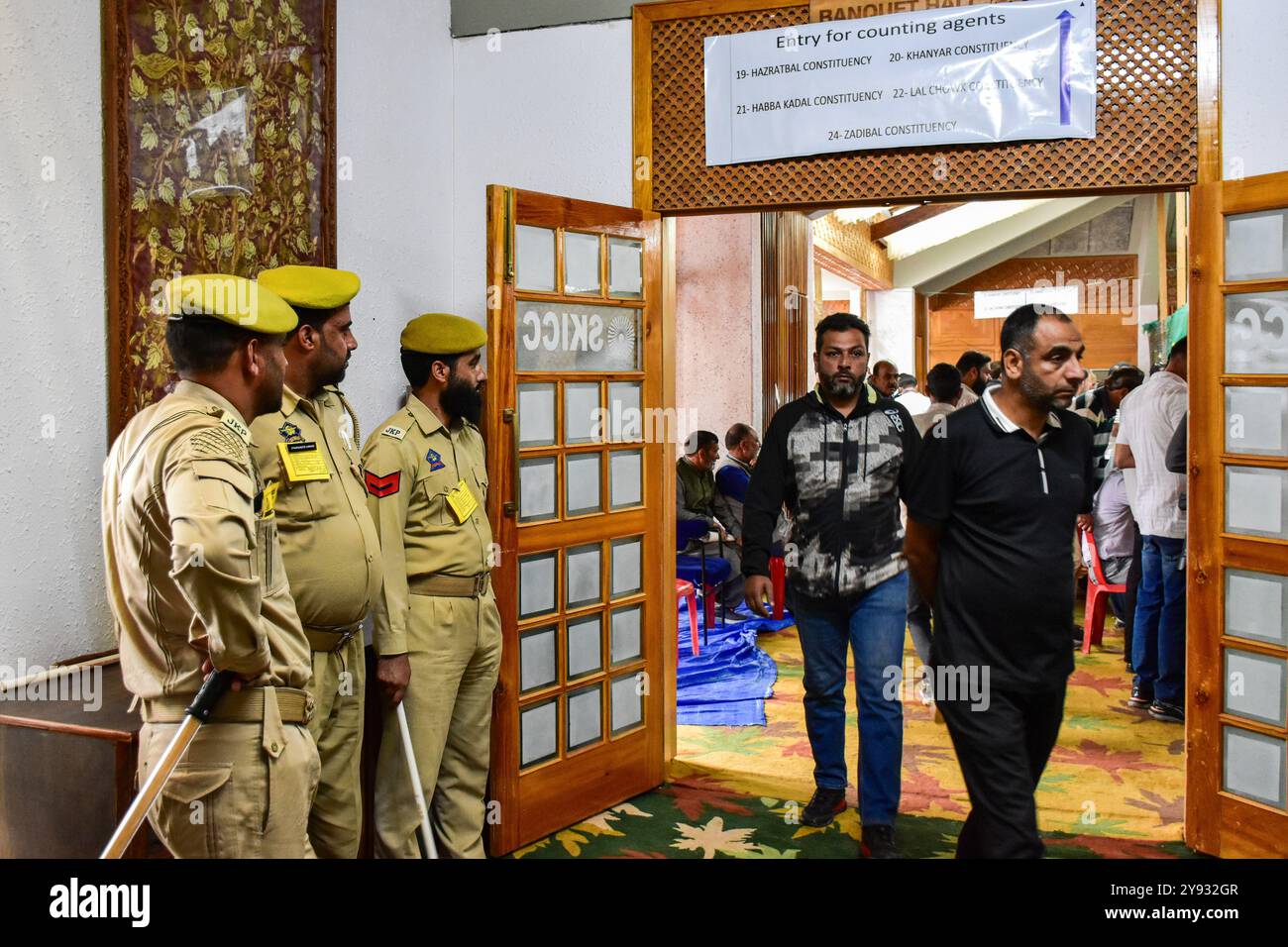 Government forces stand alert during counting at a polling counting ...