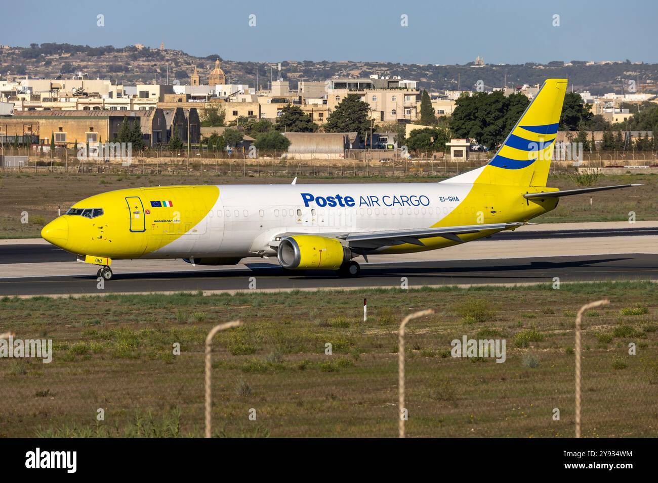 Poste Air Cargo Boeing 737-490(SF) (REG: EI-GHA) entering runway 31 for ...