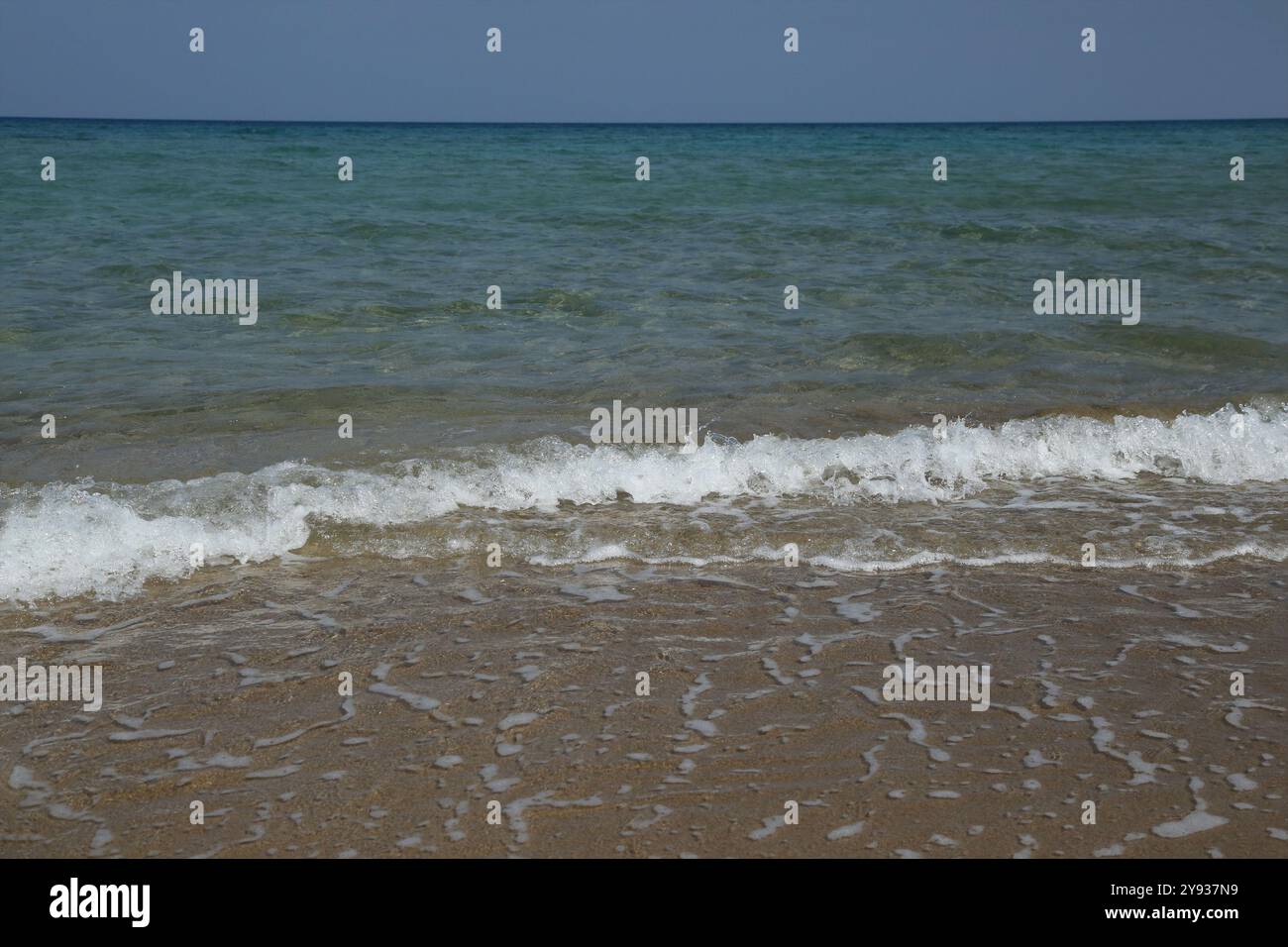 Tropical sea water lapping gently hi-res stock photography and images ...