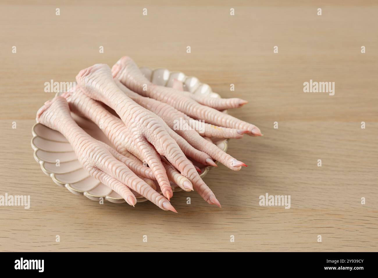 Chicken feet close hi-res stock photography and images - Alamy