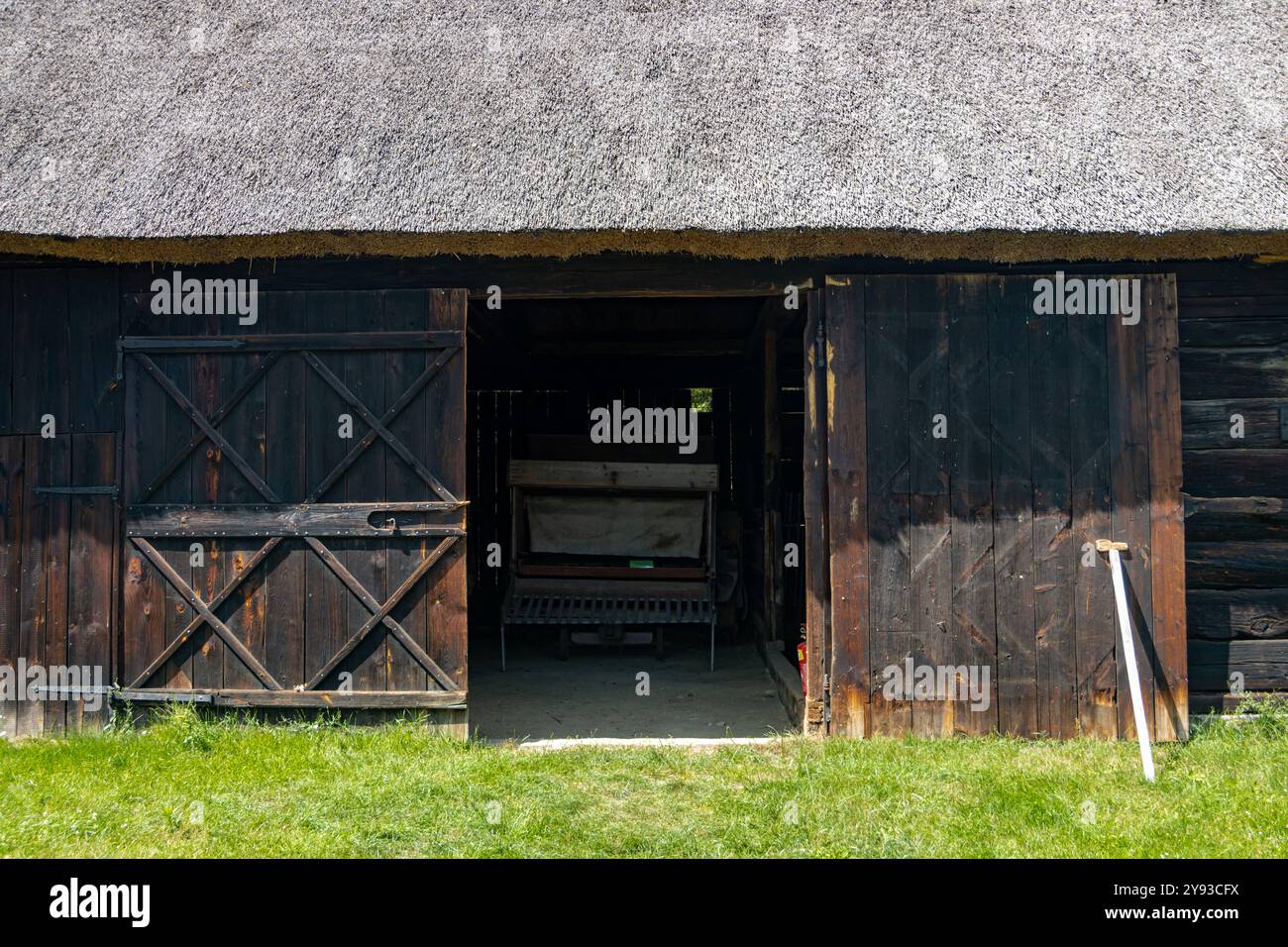 Old open door rural hi-res stock photography and images - Alamy