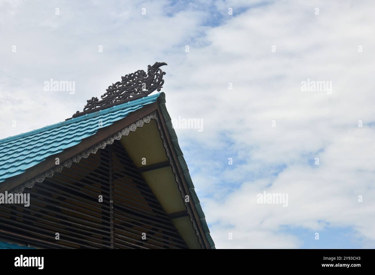 borneo traditional tribal carvings on the roof top of buildings Stock ...