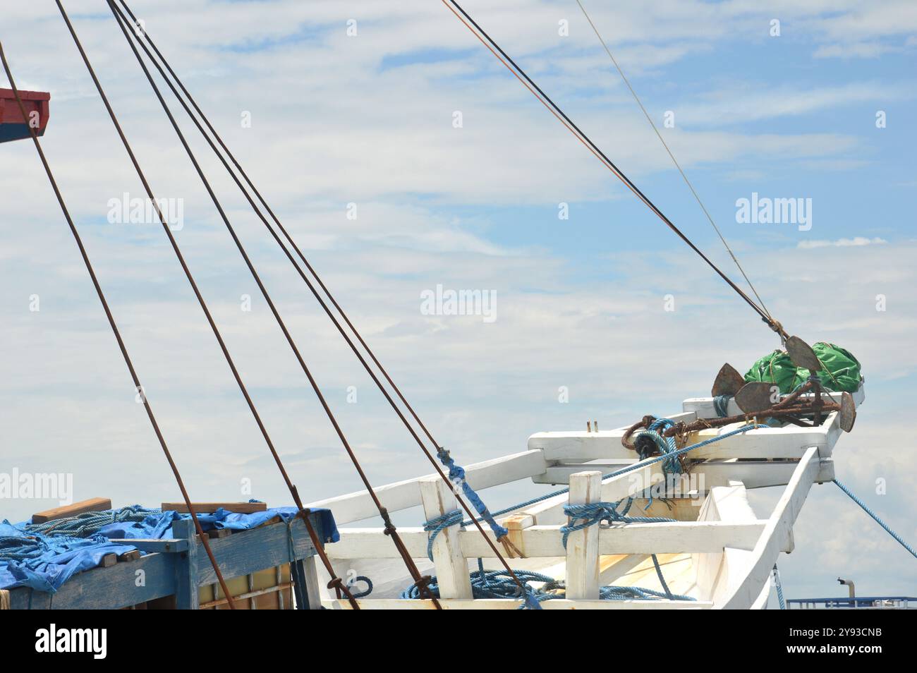 traditional phinisi Bugisnese wooden ship Stock Photo - Alamy
